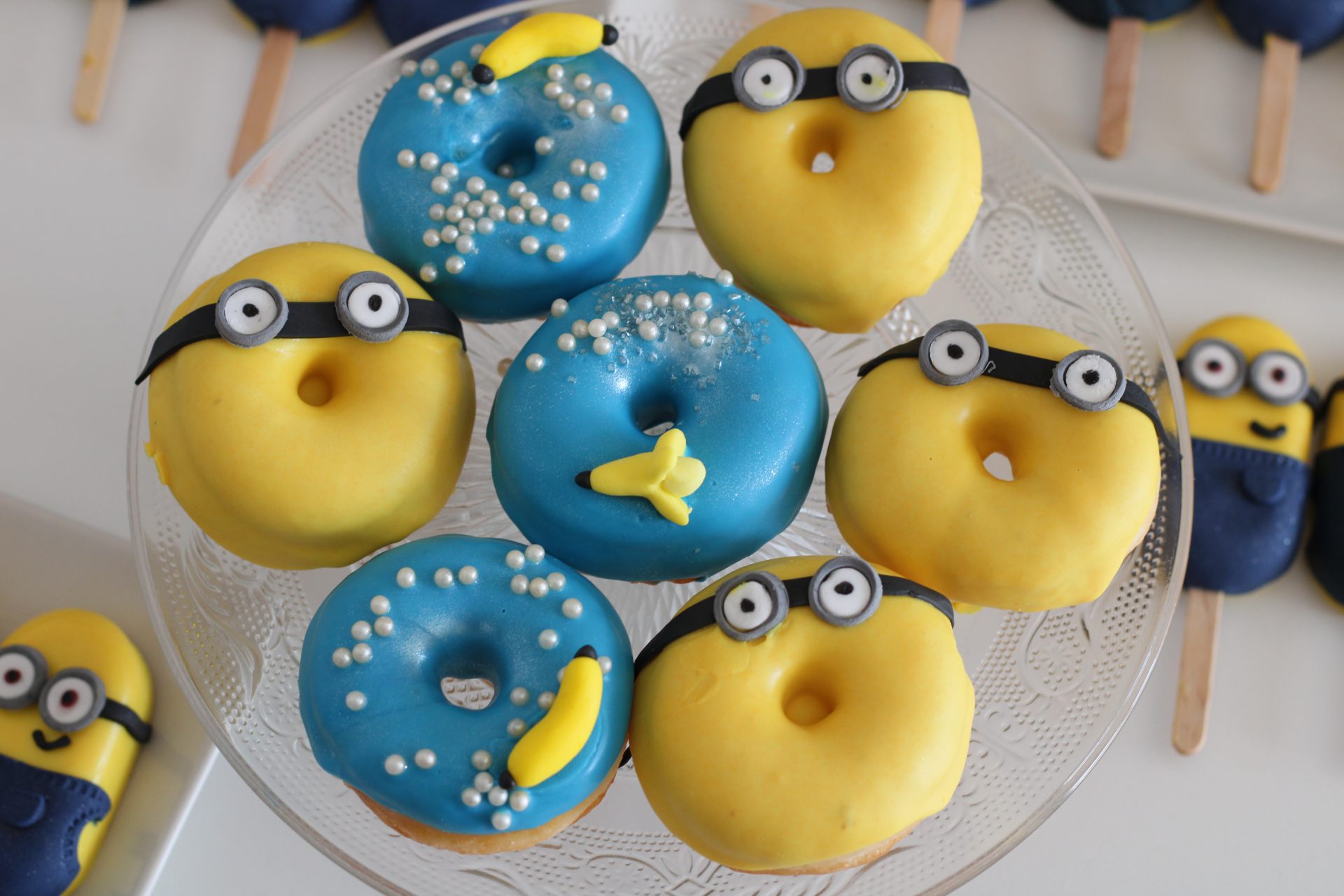 6 Donuts – Minions – Baci dAngelo Shop